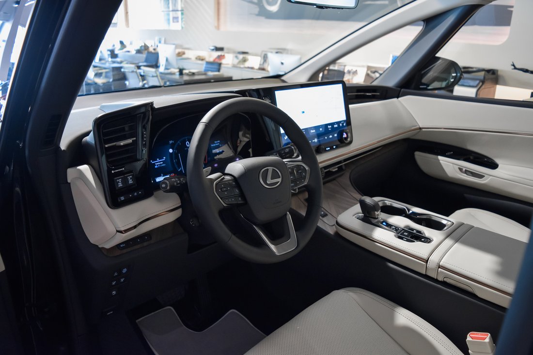 2025 Lexus Lm 300 In Cardedeu, Catalonia, Spain For Sale (15323977)