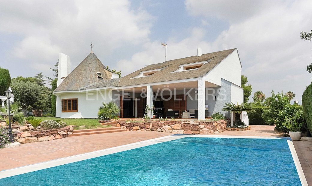 Original Townhouse With Swimming Pool And In Llíria, Valencian ...