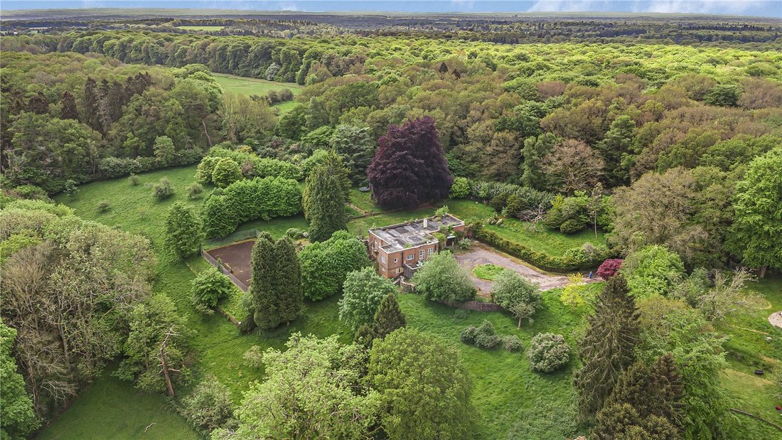 Catslip, Nettlebed, Henley On Thames, In Crocker End, England, United ...