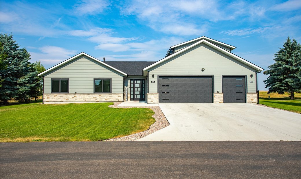 Golf Course Living Close To Flathead Lake In Ronan, Montana, United ...