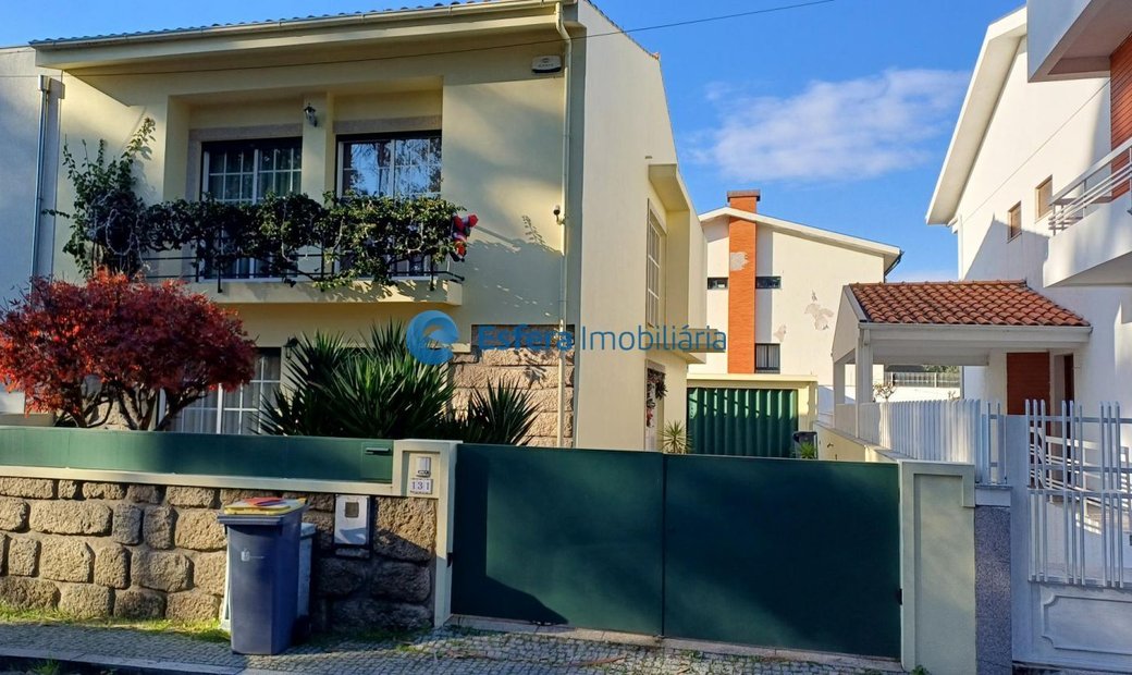 Moradia 3 Frentes C/ Logradouro In Maia, Porto District, Portugal For ...