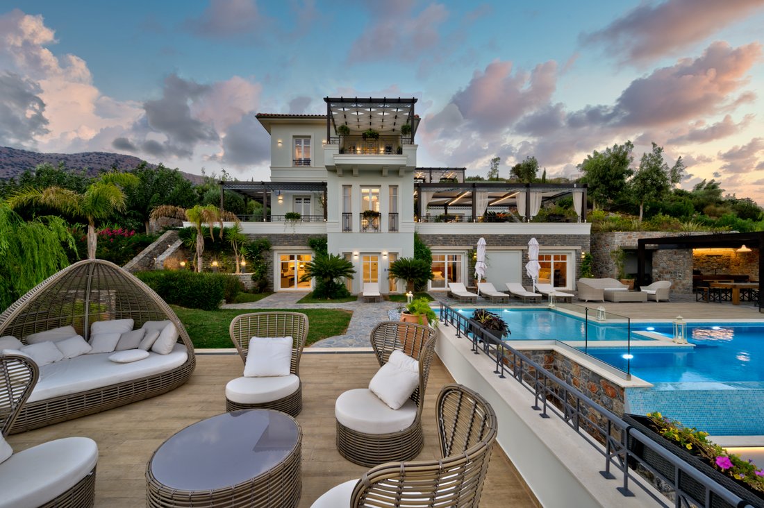 Luxurious Mansion In Plaka, Decentralized Administration Of Crete ...