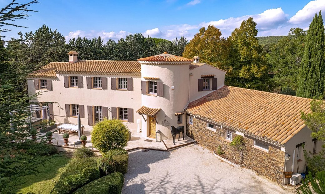 Provençal Farmhouse With In Aix En Provence, Provence Alpes Côte D'azur ...