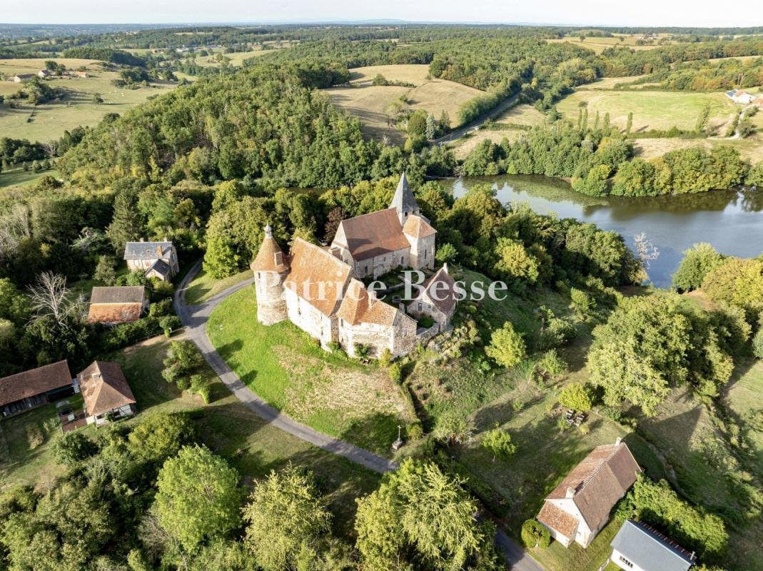 Un Château Du X Ve Dans Dompierre Sur Besbre, Auvergne Rhône Alpes ...