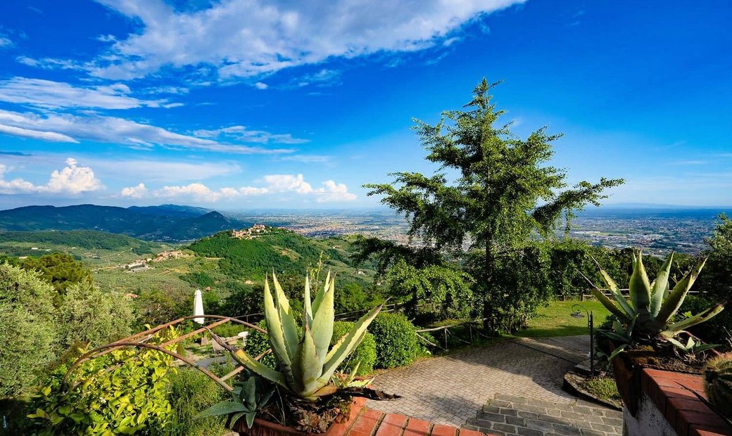 Villa In Stile Rustico Toscano Con Parco E In Montecatini Alto, Tuscany ...