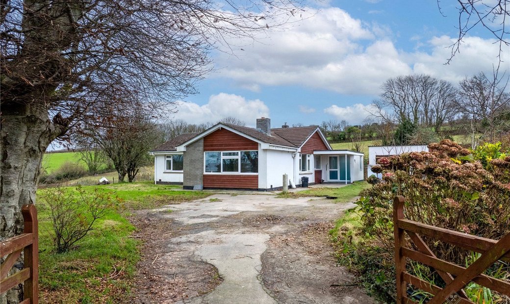 Bungalow, Lanteglos, Fowey, Cornwall In Fowey, England, United Kingdom ...