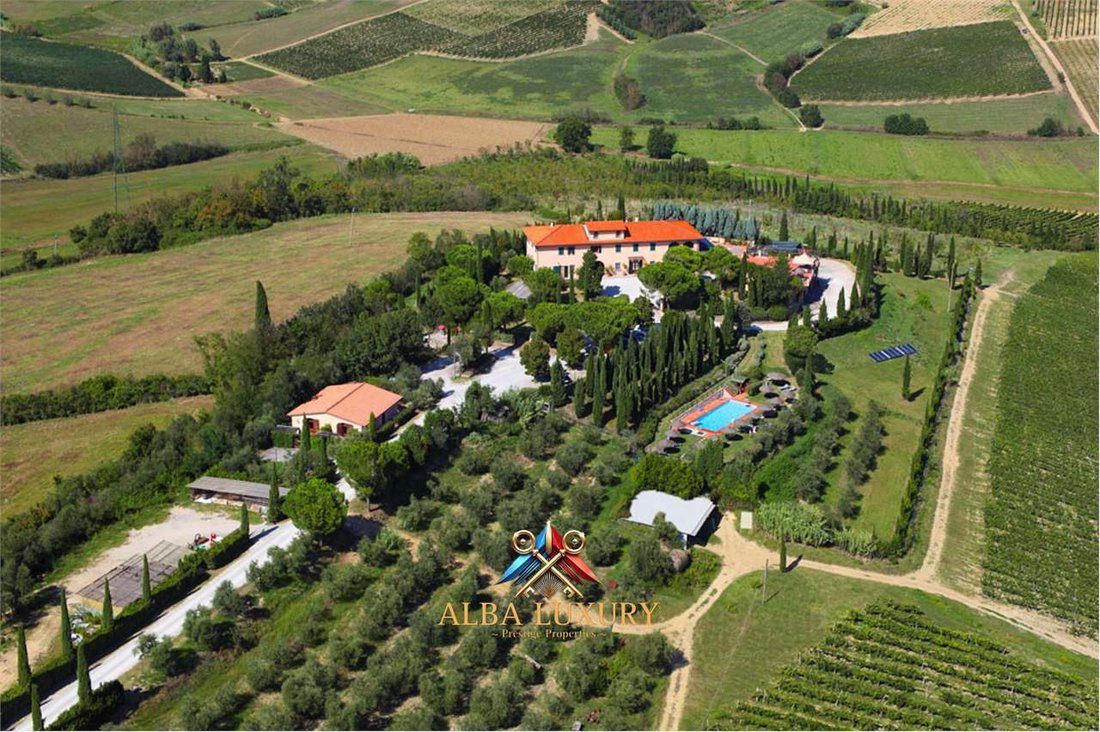 Villa Con Vigneto A Vicino A Firenze In Cerreto Guidi, Tuscany, Italy ...