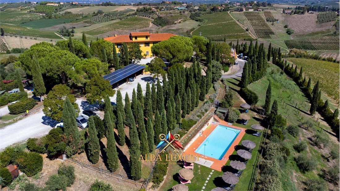 Villa Con Vigneto A Vicino A Firenze In Cerreto Guidi, Tuscany, Italy ...