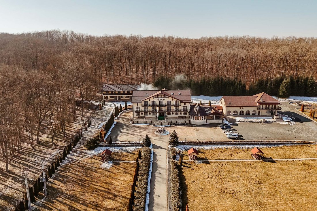 „Casa Bata” Hunting And Spa Resort In țela, Arad County, Romania For ...