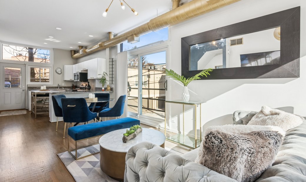 Stunning End Unit Townhouse In Chicago, Illinois, United States For ...