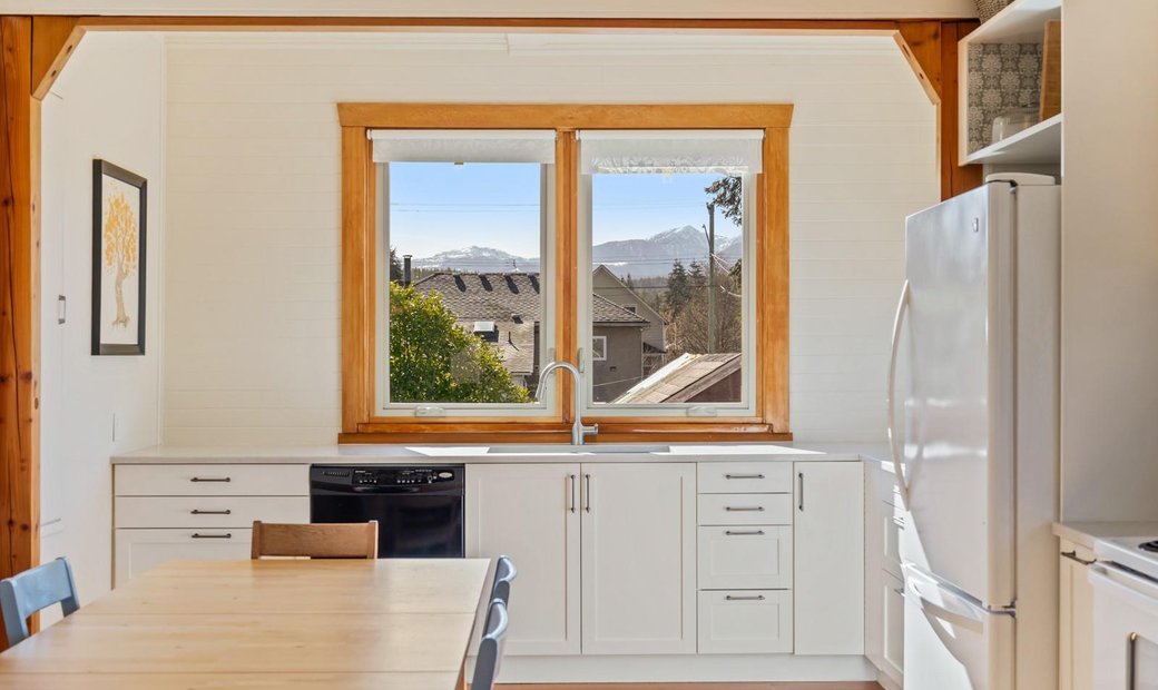Beautiful & Restored Home With In Cumberland, British Columbia, Canada ...
