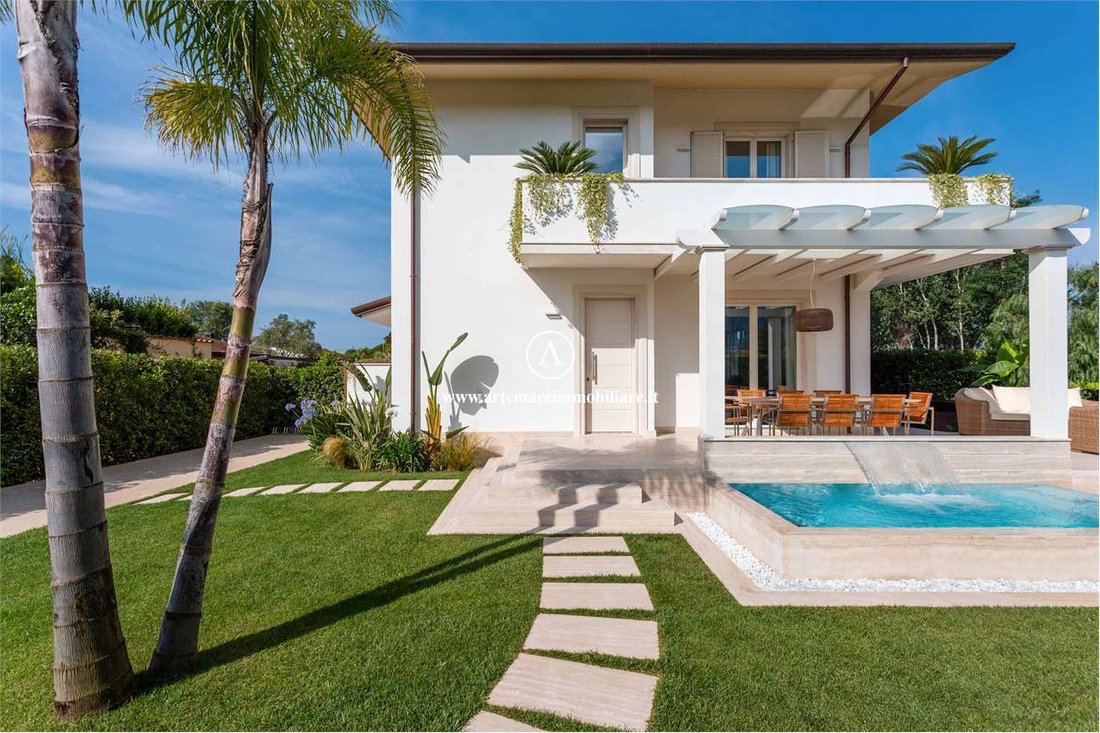 Villa Musa In Forte Dei Marmi, Tuscany, Italy For Rent (15351821)