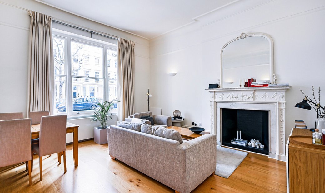 A Spacious And Bright One Bedroom Flat Situated On In London, United ...