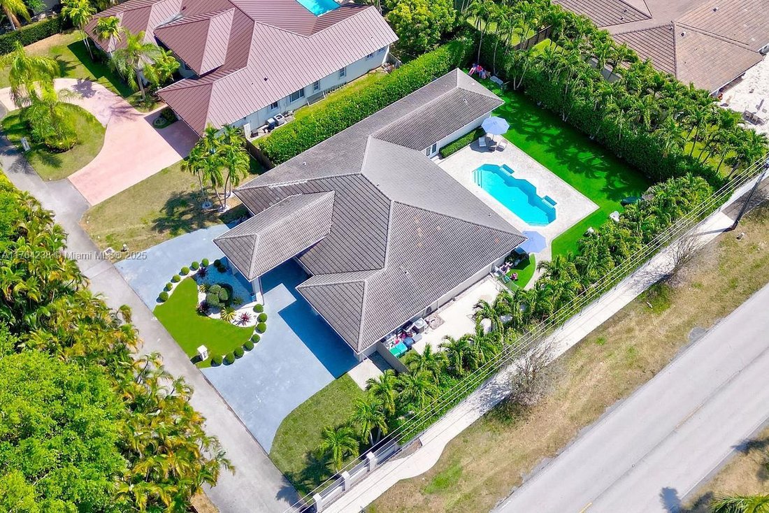 4 Bedrooms Single Family Detached In Miami, Florida, United States For ...