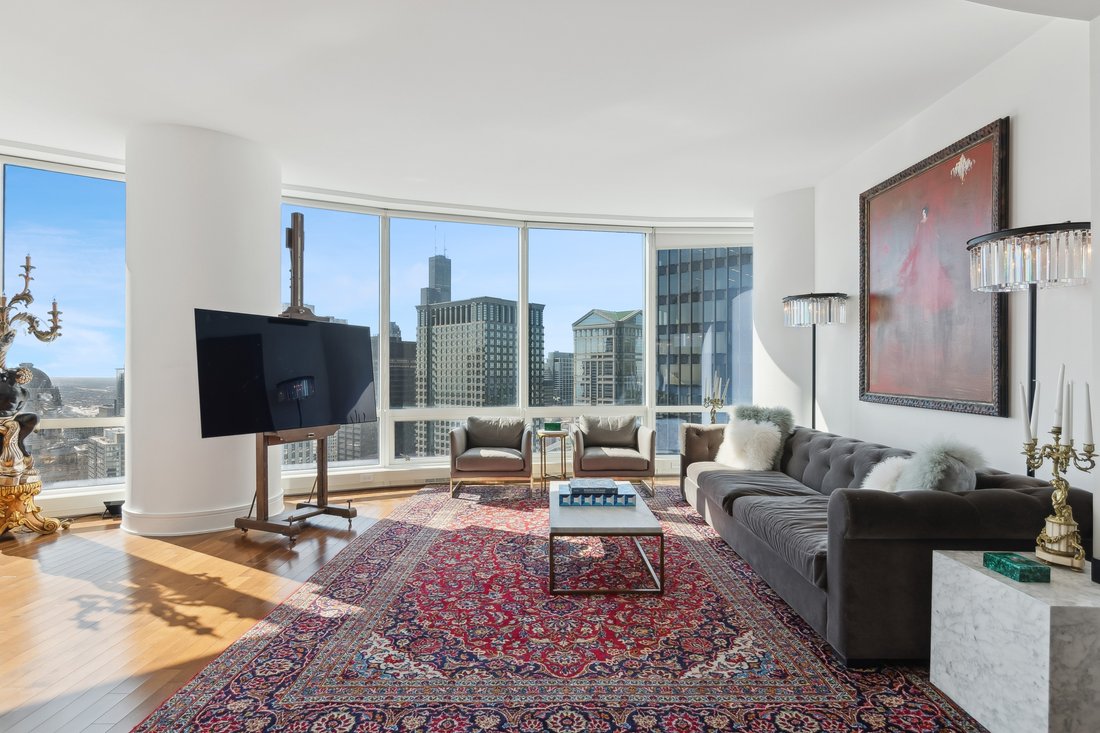 Breathtaking Condo In Chicago, Illinois, United States For Sale (15365109)