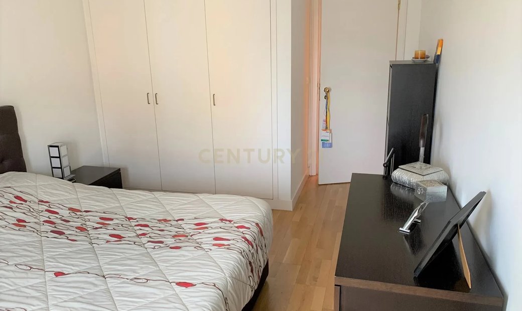 Apartamento T2 Com Varanda E Garagem In Lisbon, Lisbon, Portugal For ...