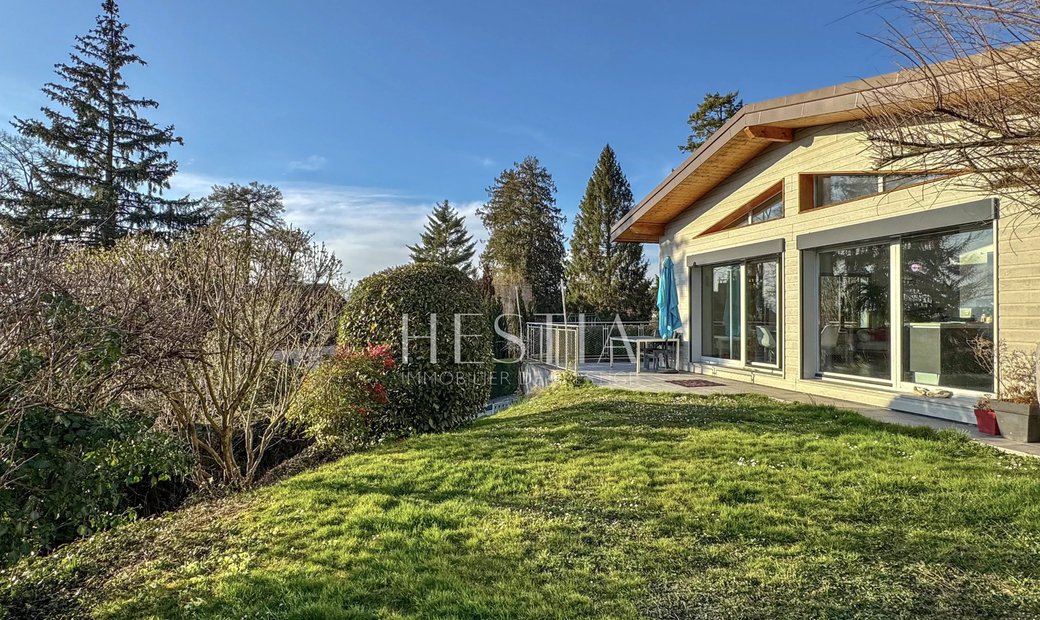 Annecy House In Annecy, Auvergne Rhône Alpes, France For Sale (15379465)