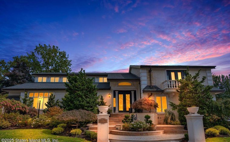 Luxury Homes In New York $9,995,000 Sophisticated New York Estate In