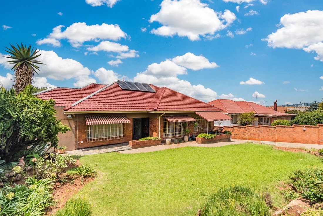 Large, Secure 3/4 Bed Family Home With In Johannesburg, Gauteng, South ...
