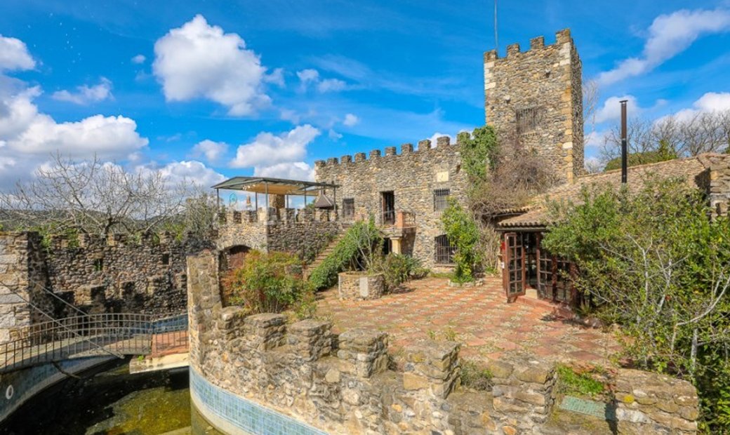 A Unique Space Between History And Design In La Pera, Catalonia, Spain ...