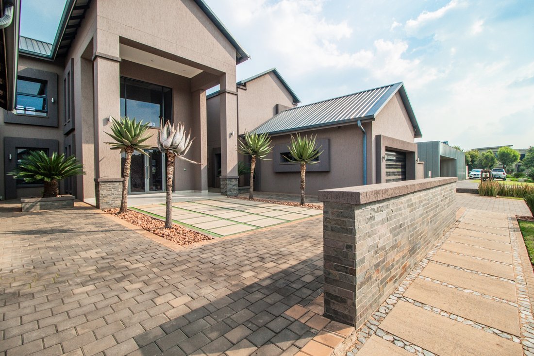 Exquisite Luxury Living On The Greenbelt In Kempton Park, Gauteng ...