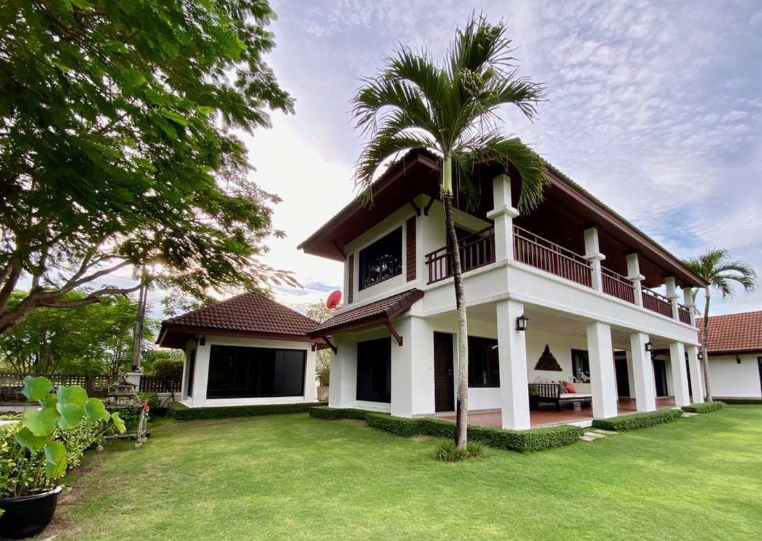 Villa On The Chiang Mai Highlands Golf In Ban Sa Ha Khon, Chiang Mai ...