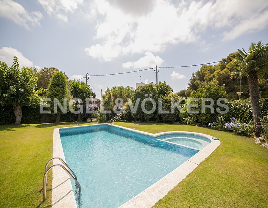 Exclusive Villa By The Sea And A Golf Course In Sitges, Catalonia ...