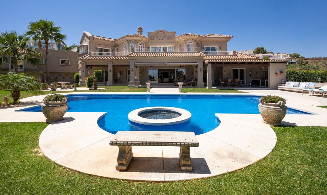 Timeless Andalusian Elegance: A Grand Mansion In In Marbella, Andalusia ...