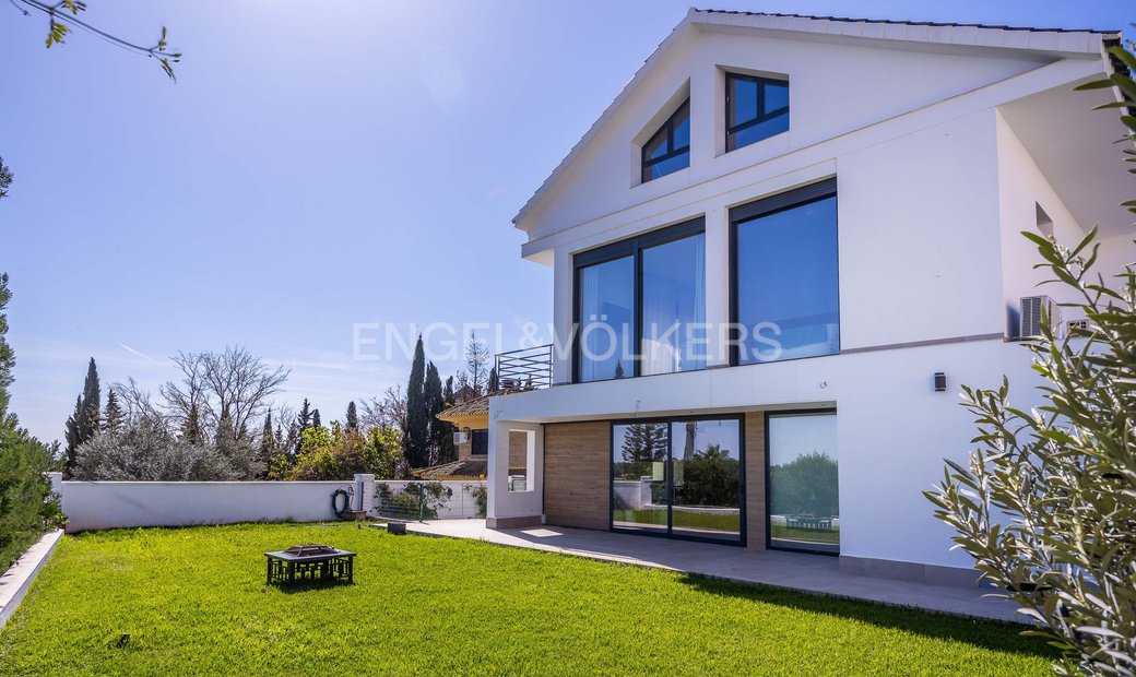 Views Of The City From A Dream Home In Montequinto, Dos Hermanas, Spain ...
