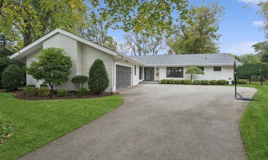 Strawberry Hill Ranch Style Home In Glencoe, Illinois, United States ...