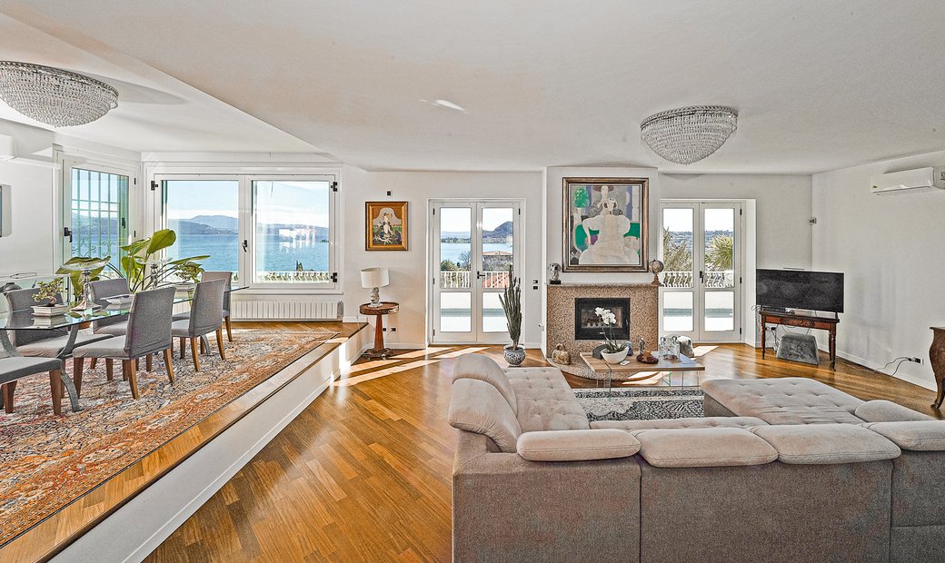 Villa With Stunning Views In Lago Di Garda, Lombardia In Raffa ...