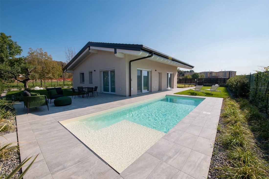 Single Villa In Class A4 In Raffa, Lombardy, Italy For Sale (15411470)