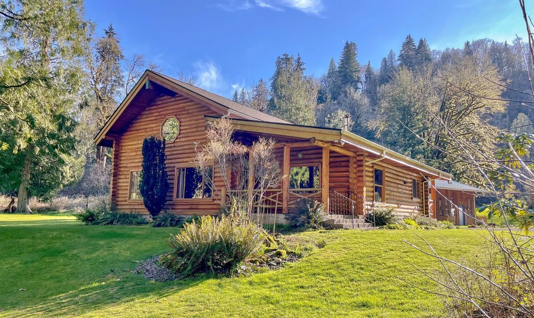 Custom Log Cabin On The Kalama River In Kalama, Washington, United ...