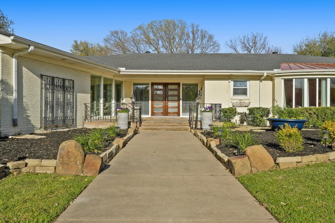 Stunning Plano Ranch On 1.6 Acres In Plano, Texas, United States For ...