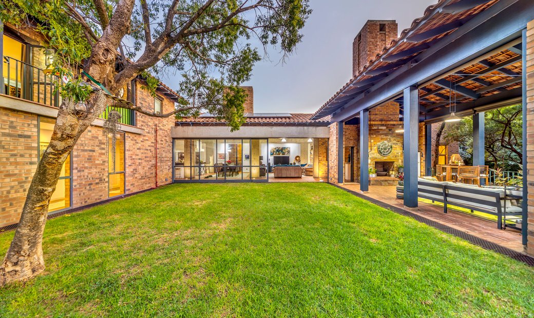 Luxurious 5 Bedroom With Modern Comforts And In Midrand, Gauteng, South ...