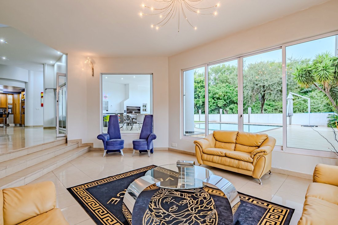 Elegant Family Retreat In Woodhill Golf In Pretoria, Gauteng, South ...