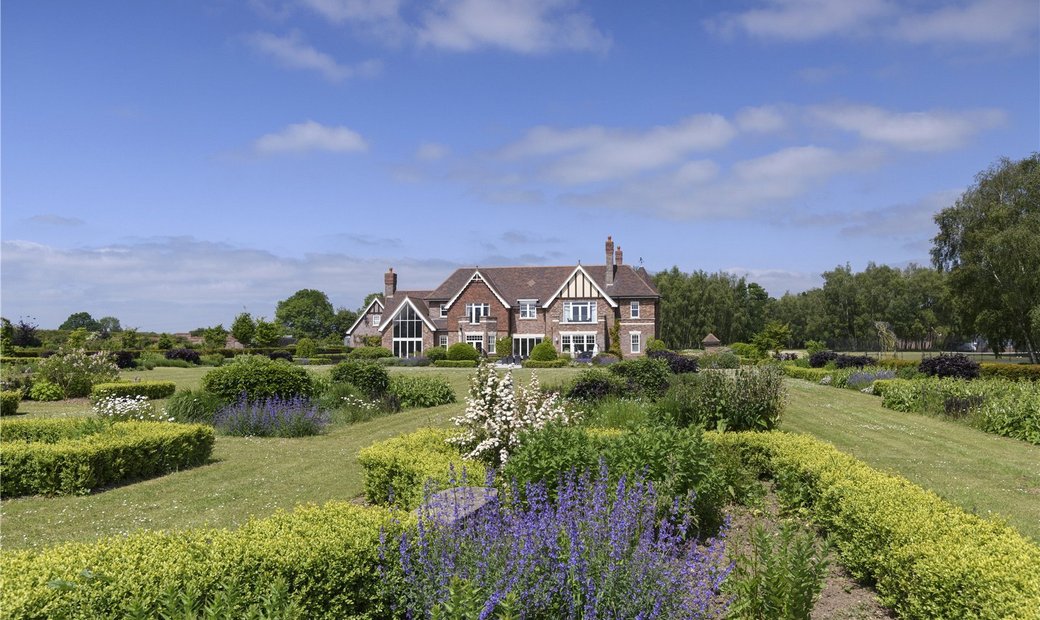 Chenies Hill, Latimer, Buckinghamshire In Flaunden, England, United ...