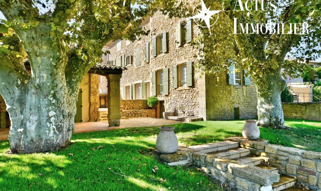Grans Centre Du Village Dans Grans, Provence Alpes Côte D'azur, France ...