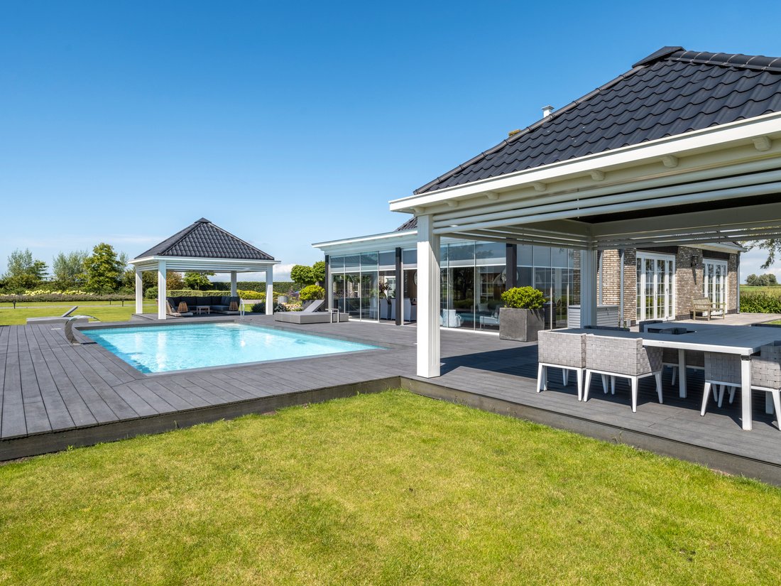 Refined Living On The Shores Of The In Uitdam, North Holland ...