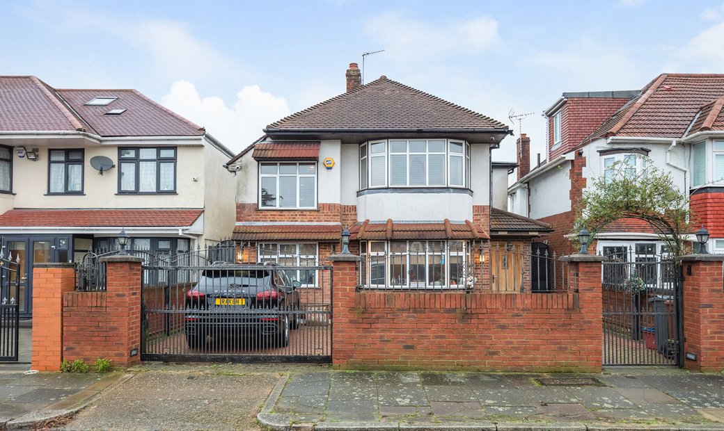 4 Bedroom Detached House For Sale In In Isleworth, England, United ...