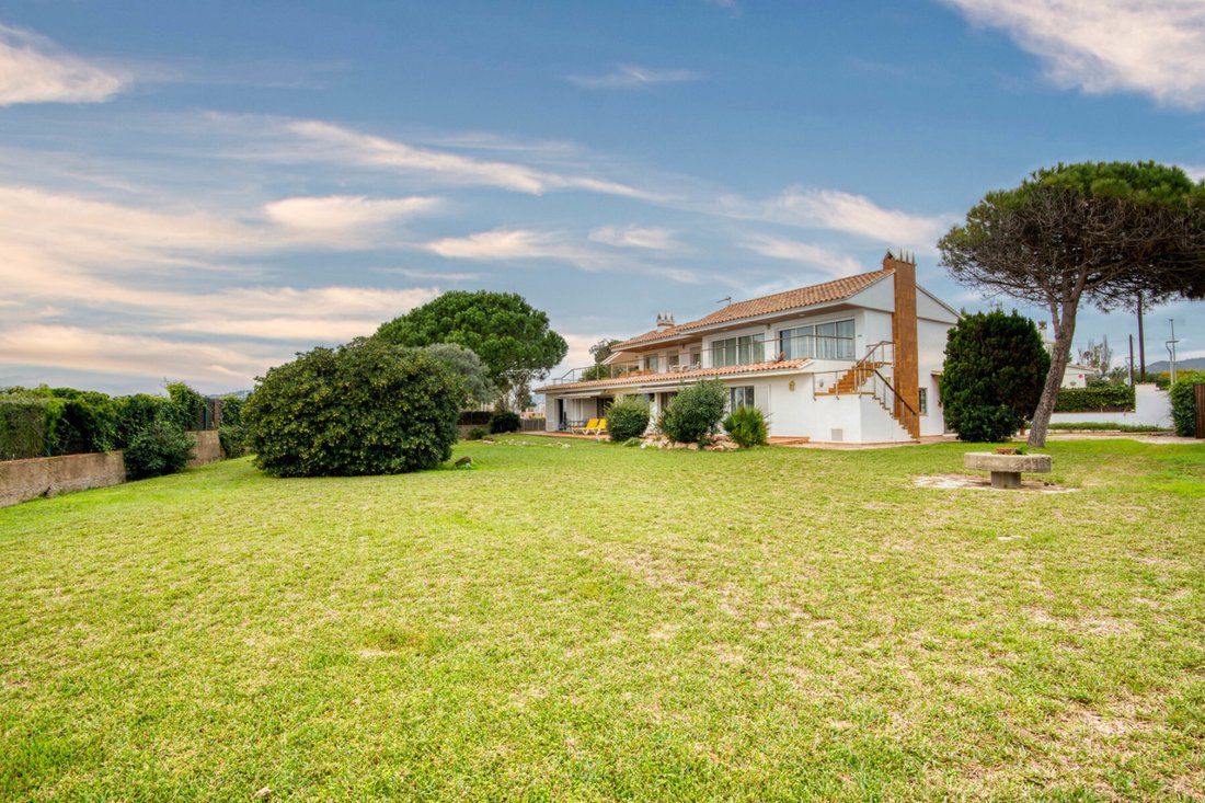 Exklusives Anwesen Direkt Am In Calonge I Sant Antoni, Katalonien ...