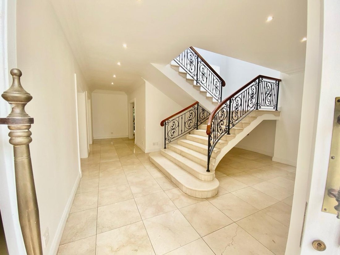 4 Bedroom House In Sandhurst, Sandton In Sandton, Gauteng, South Africa ...