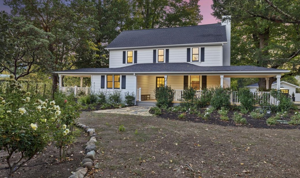 Luxury Farmhouse Estate Compound In In Calistoga, California, United ...