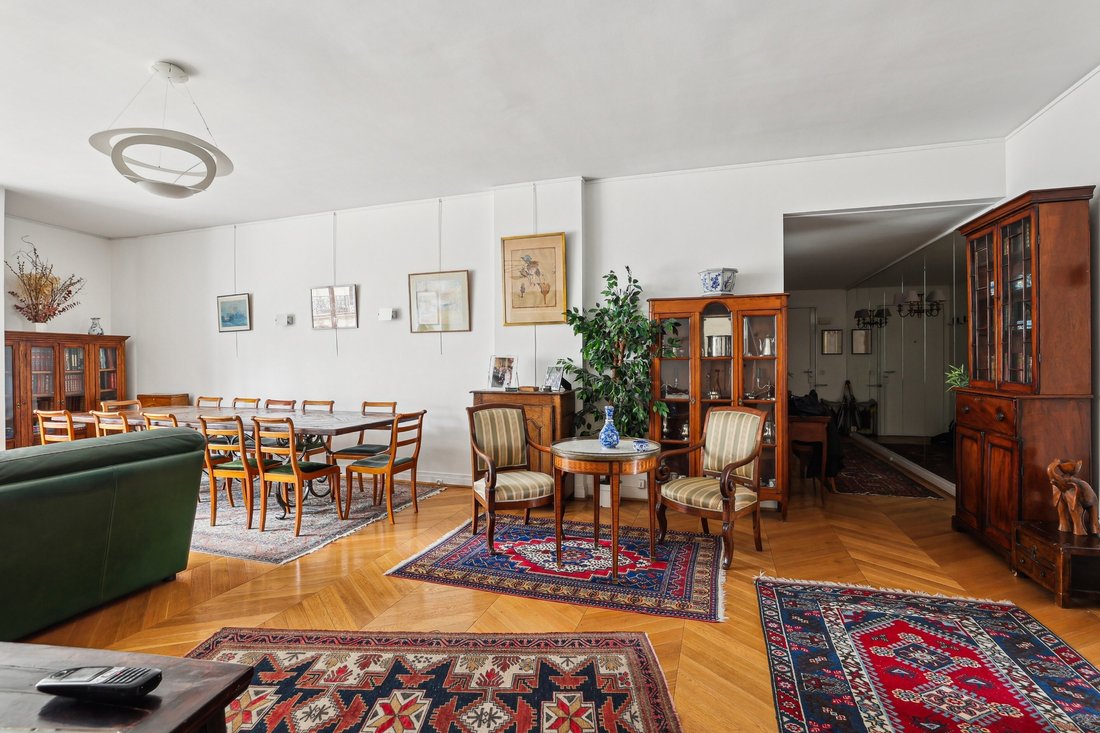 High Floor Apartment Flandrin / Henri Martin In Paris, île De France ...