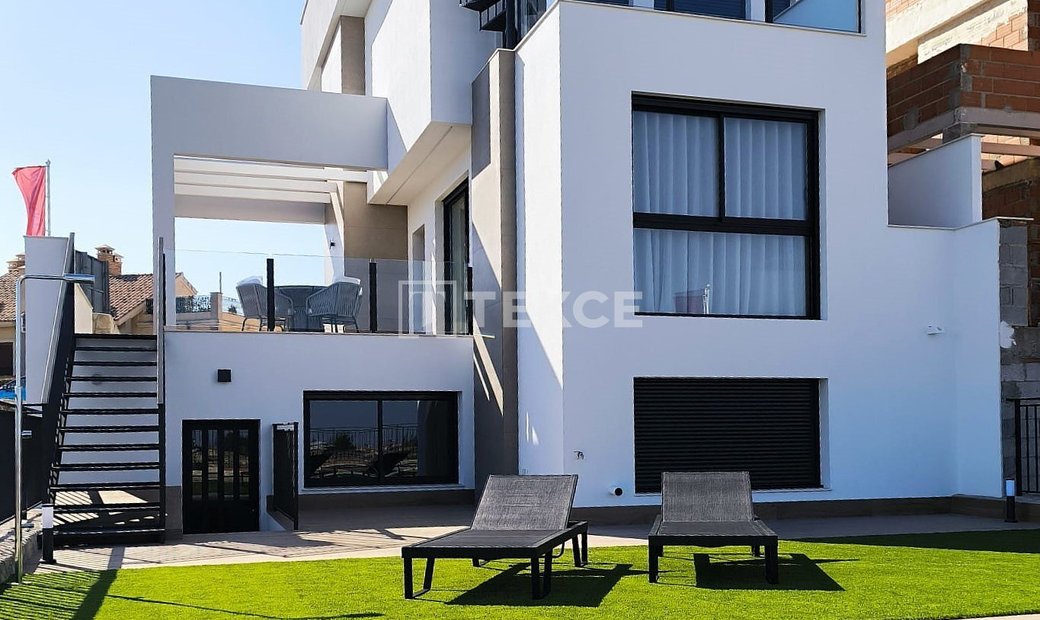 Contemporary Golf Villas In In Castillo De Montemar, Valencian ...