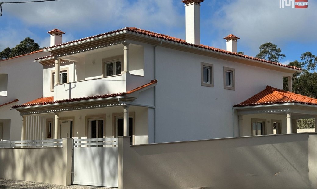 Batalha Town House In São Mamede, Leiria District, Portugal For Sale ...