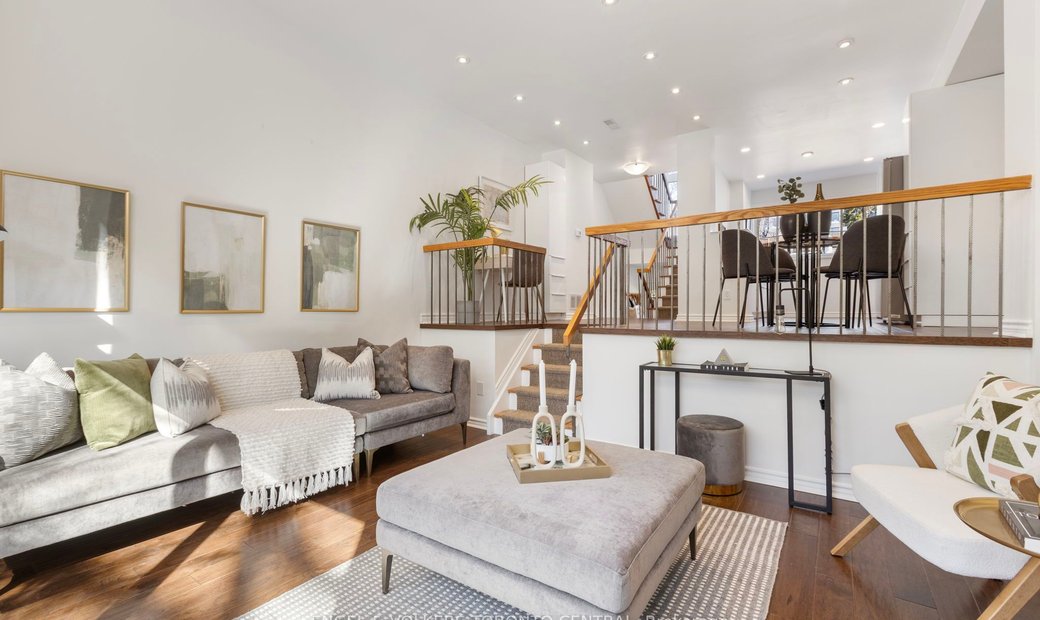 Incredibly Bright & Spacious 4 Level Home In The In Toronto, Ontario ...