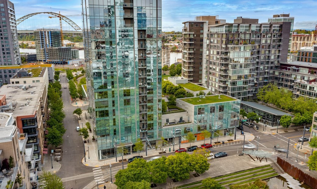 Rare Corner Unit In The Cosmopolitan In Portland, Oregon, United States ...