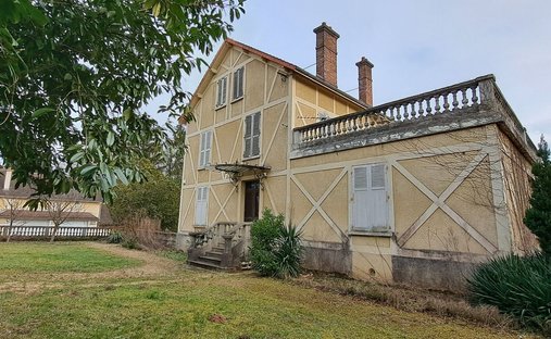 Luxury homes for sale in Cerny, Île-de-France, France | JamesEdition