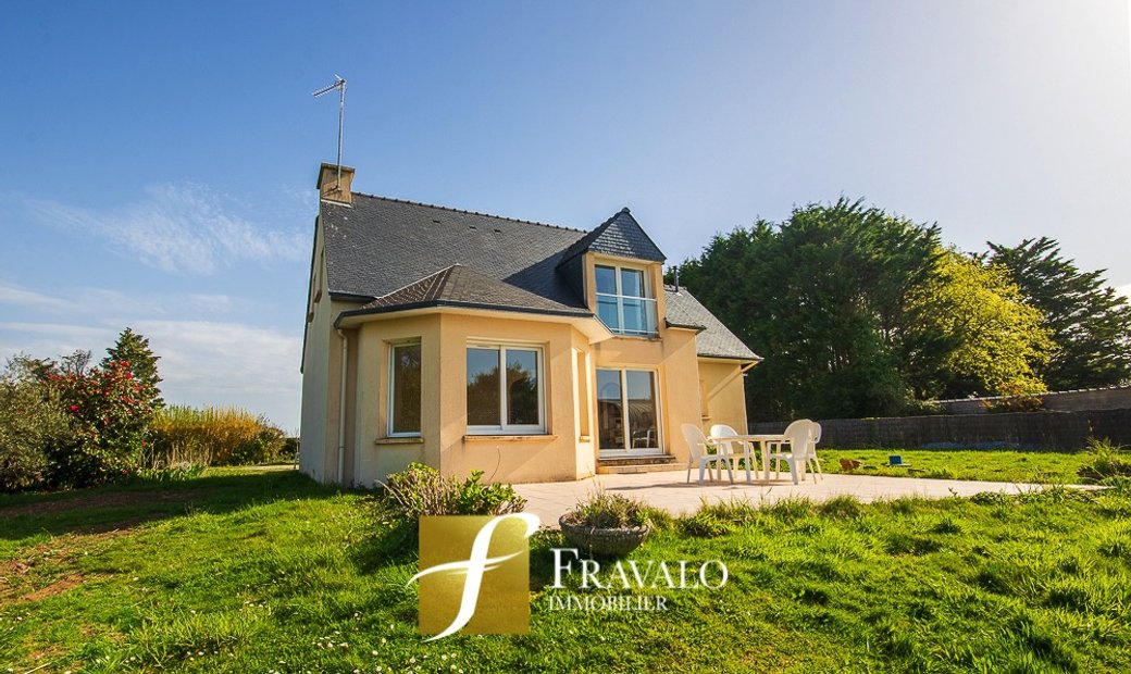 Arradon — Freier Blick Auf Die Landschaft In Arradon, Bretagne ...